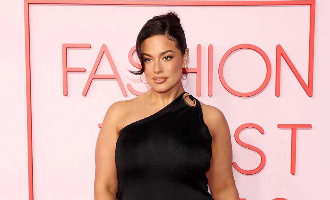 Ashley Graham seduce California con sus curvas de impacto en vestido de raja