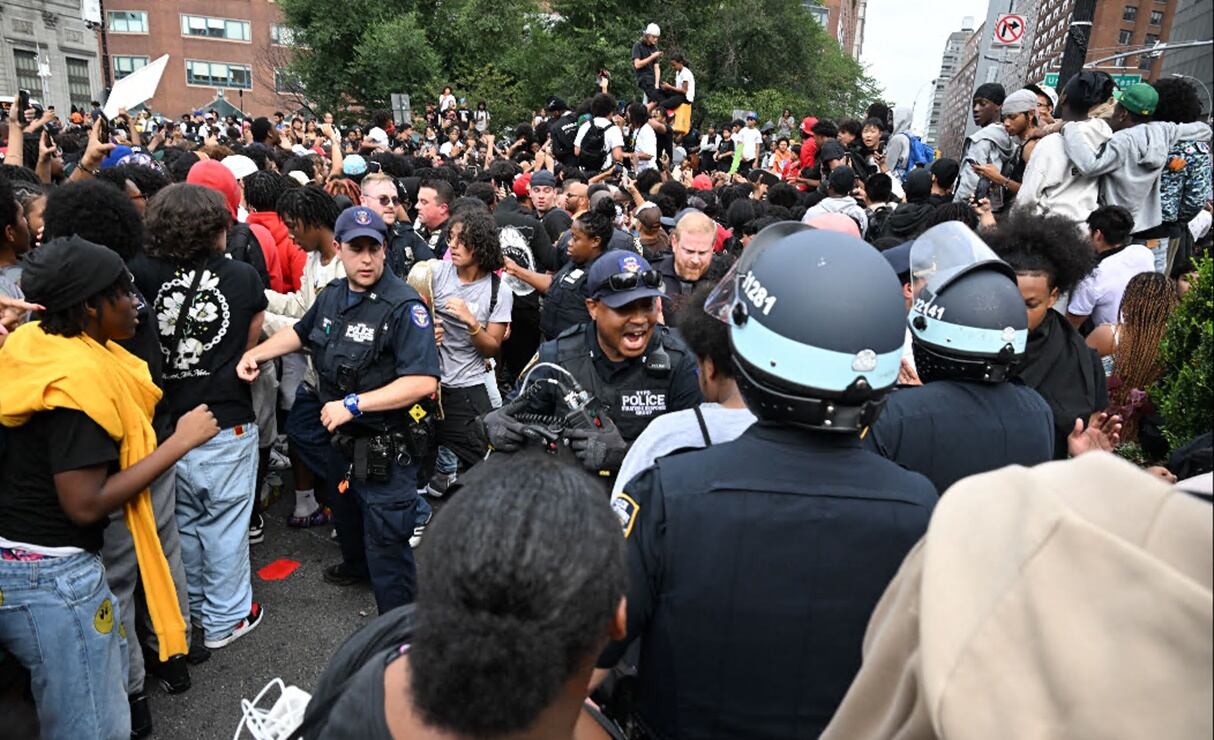 Detienen a Kait Cenat, streamer que causó caos en Nueva York al prometer consolas gratis. VIDEOS ...