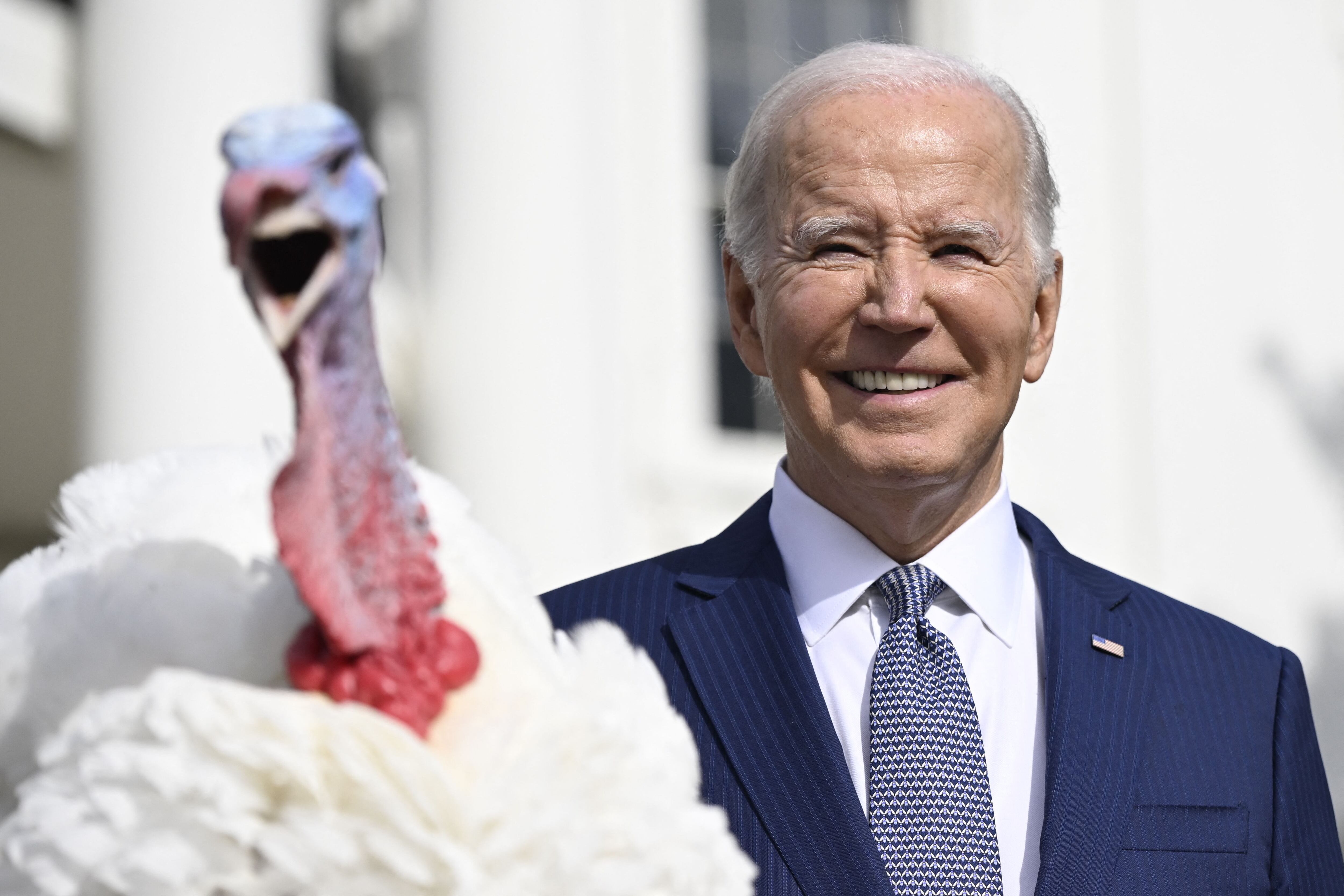 Biden cumple 81 años y los votantes muestran preocupación por su edad ...